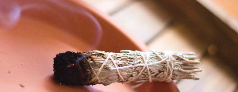 The essential guide on how to smudge for energy clearing